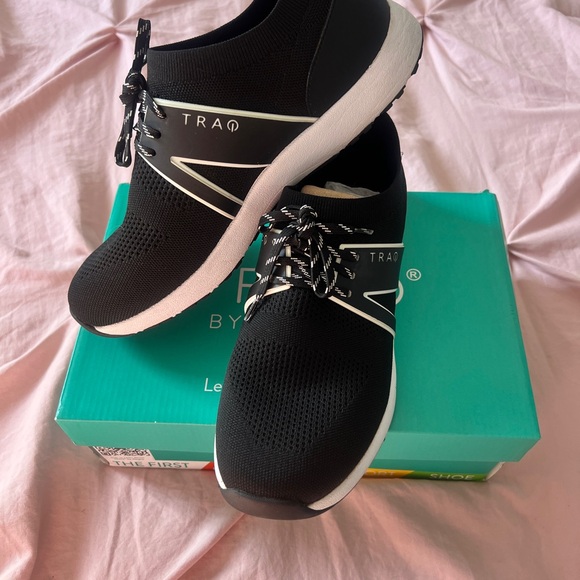 Traq by Alegria | Shoes | By Alegria Traq Qool Black Wide | Poshmark